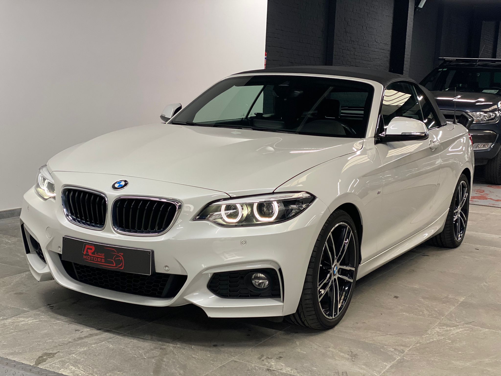 BMW 220i Cabrio / M-Pakket / Xenon / Eerste Eigenaar / 2019 – R Line Motors